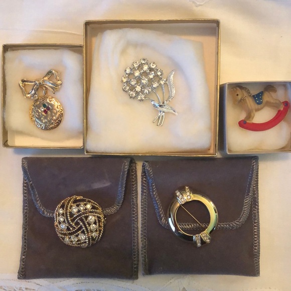 Avon | Jewelry | Avon Broach Set | Poshmark